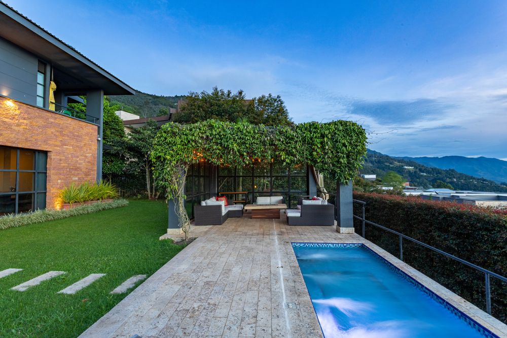 Planos y diseños de casas con alberca que te inspirarán