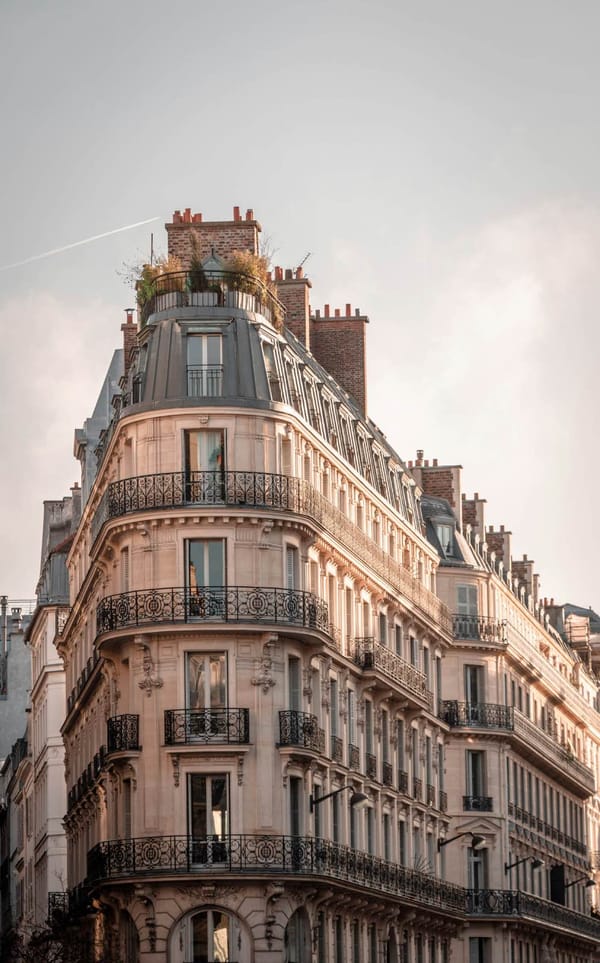 La arquitectura Haussmaniana y un apartamento en París ideal