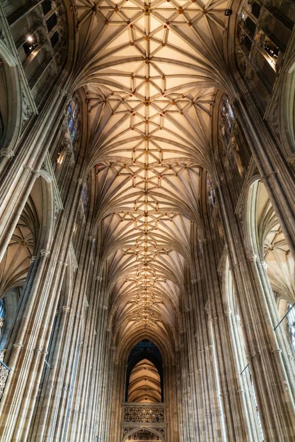 Gotik: Was ist das? Merkmale und Beispiele der Architektur